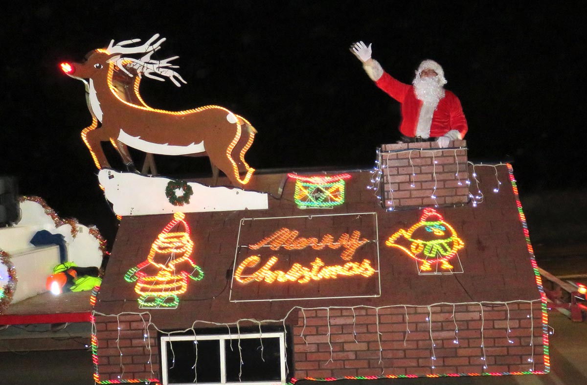 Banbury Cross Round Table Santa’s Float - Banbury FM