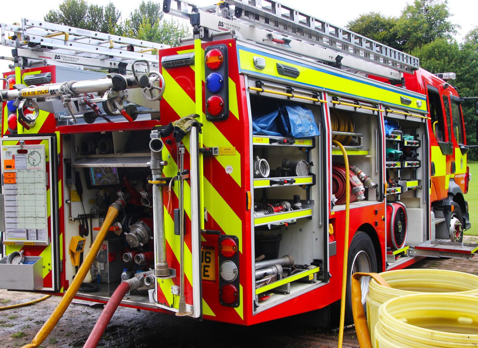 Houses evacuated due to major fire in Banbury home - Banbury FM