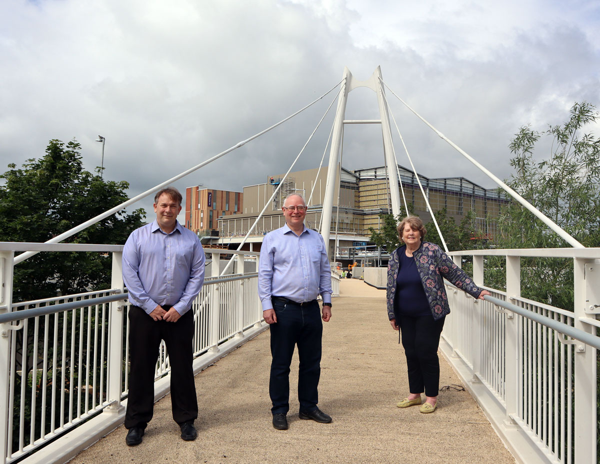 Footbridge over River Cherwell to Spiceball Leisure Centre reopens ...