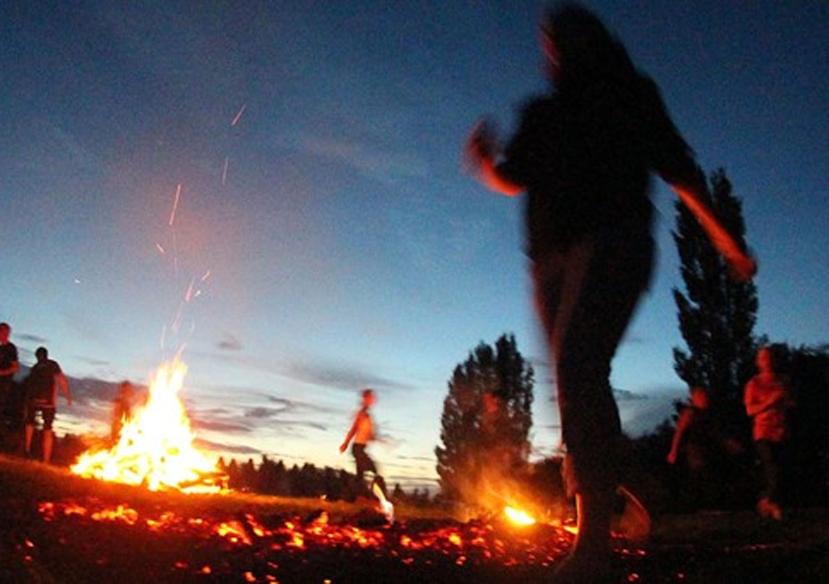 Walking over red-hot coals for Hospice - Banbury FM