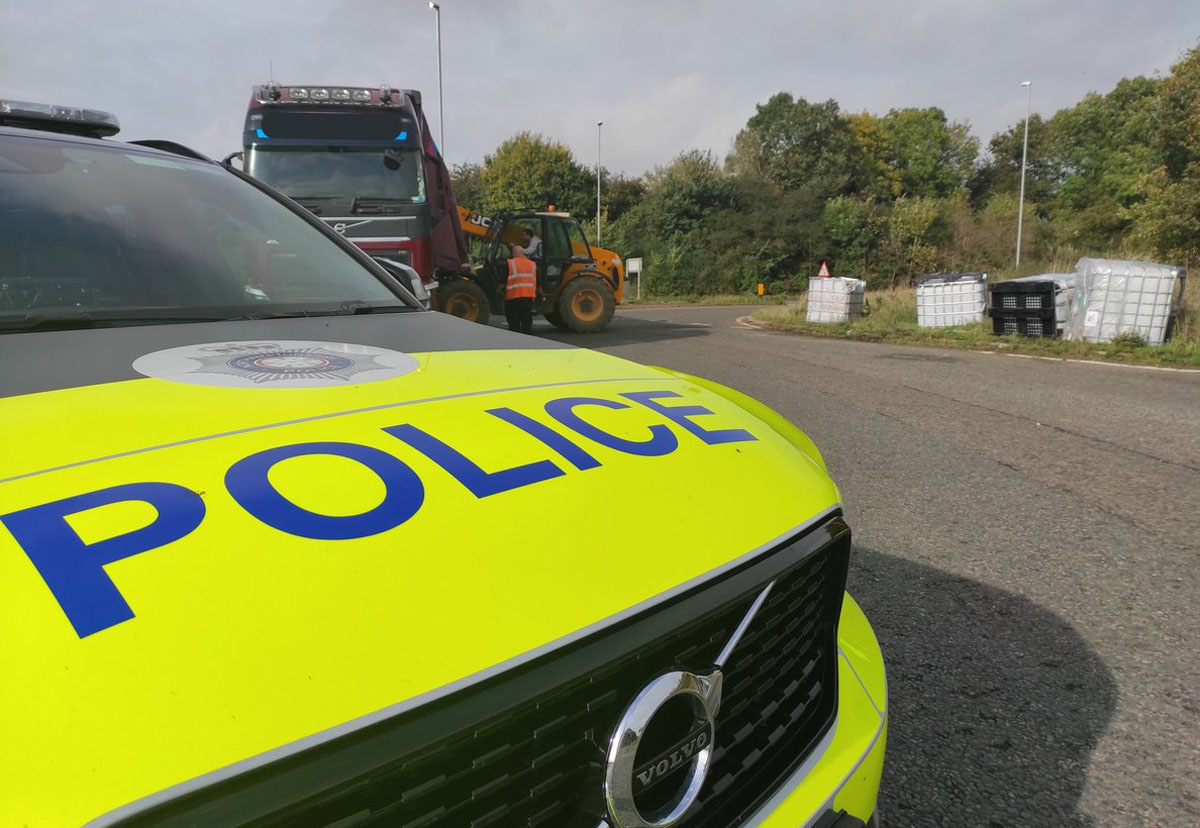 Lorry loses its load on the A422 - Banbury FM