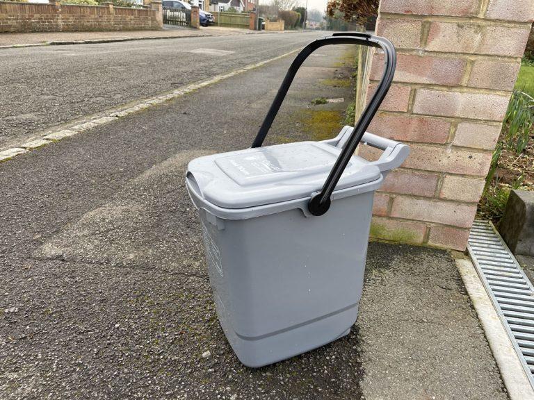 26 tonnes of waste collected on food caddy first day - Banbury FM