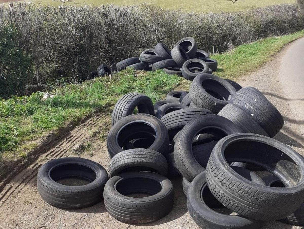 300 tyres dumped on rural roads - Banbury FM
