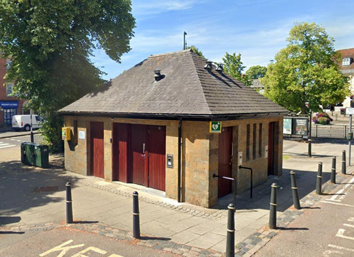 Body found at Banbury Cross public toilets - Banbury FM