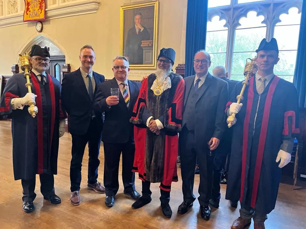 Councillor Fiaz Ahmed is Banbury’s new town mayor - Banbury FM