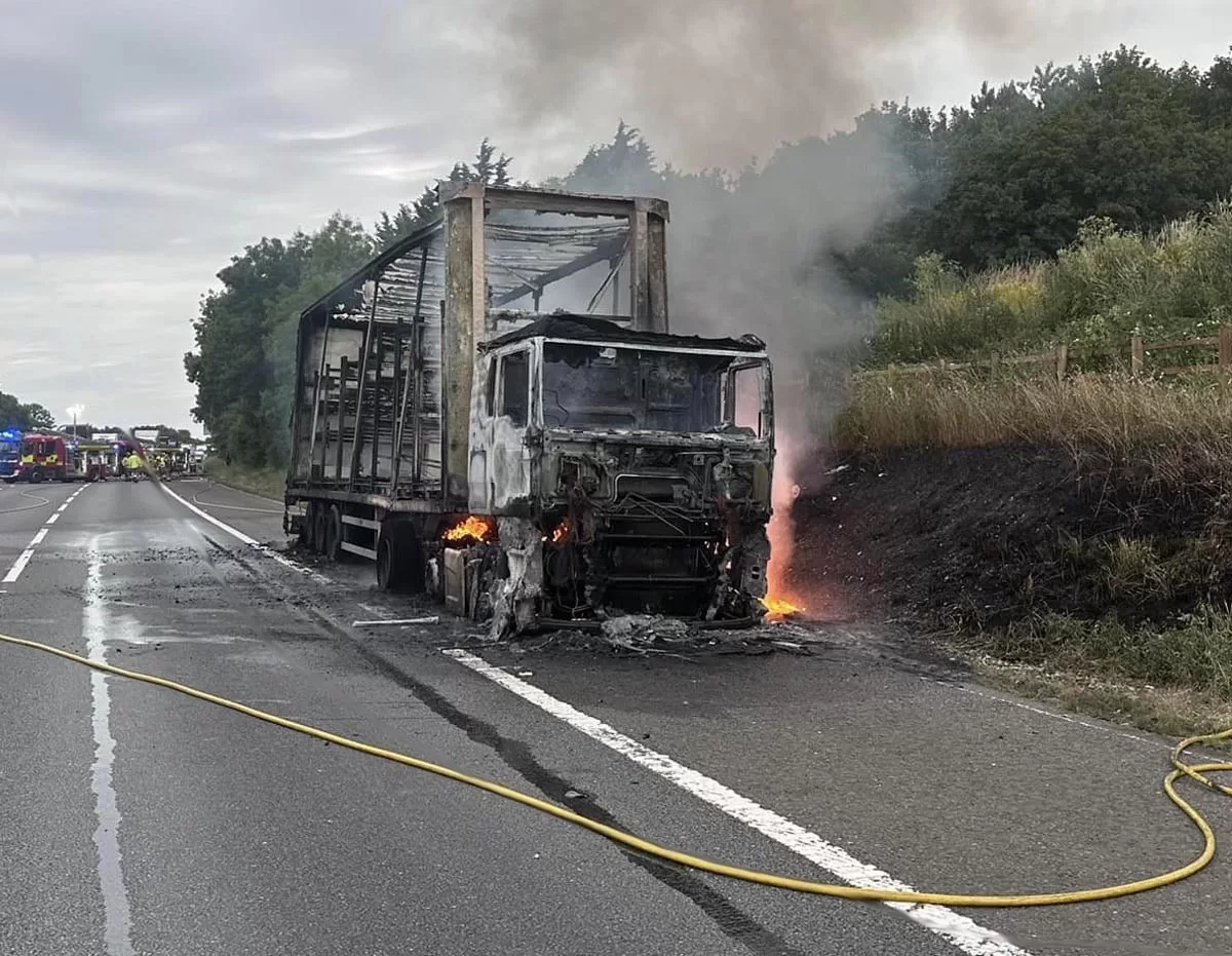 Lorry fire closed M40 on Tuesday morning - Banbury FM