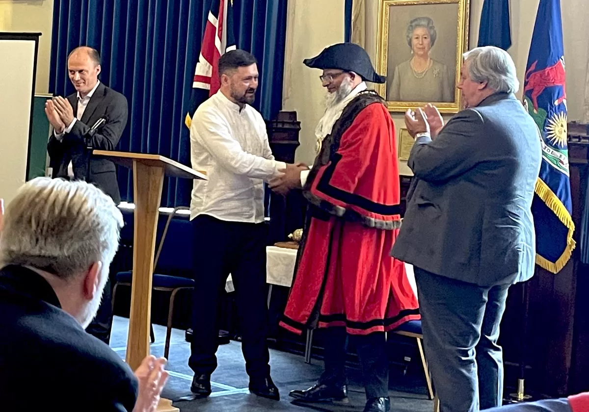 Mayor of war-torn Mariupol makes surprise visit to Banbury - Banbury FM