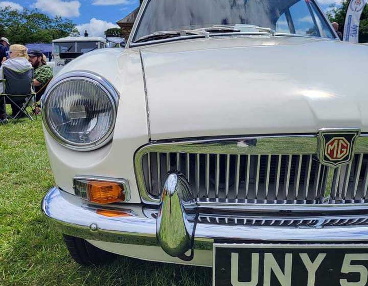 Over 150 vintage vehicles being shown in Brackley on Sunday - Banbury FM