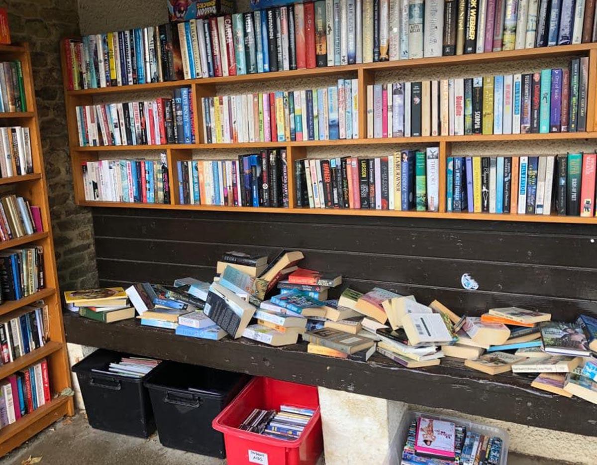 Troublemakers spoil popular bus-stop library - Banbury FM