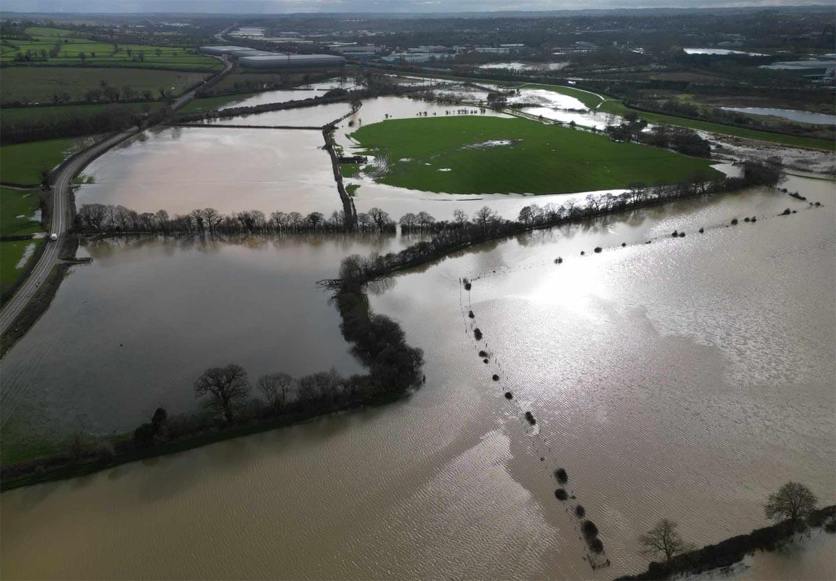 Flood defences working but Banbury still under water in places - Banbury FM